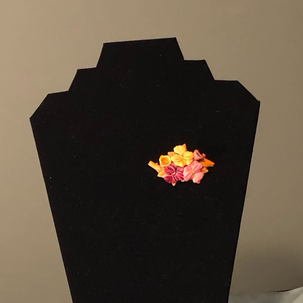 Vintage Bakelite Flower Brooch - Gem